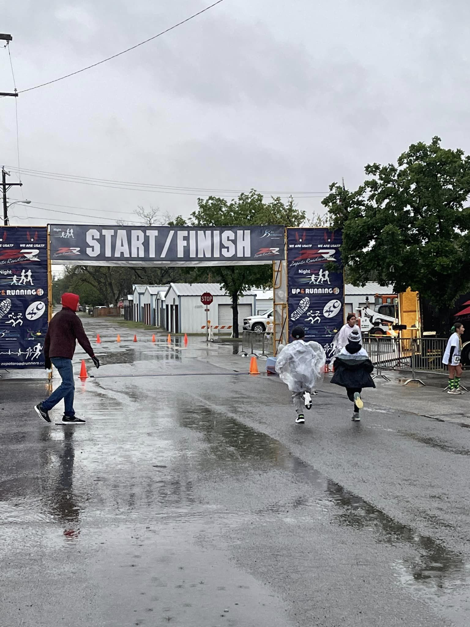 Born to Run: Hundreds brave cold and rain to run at Saturday’s Eva ...
