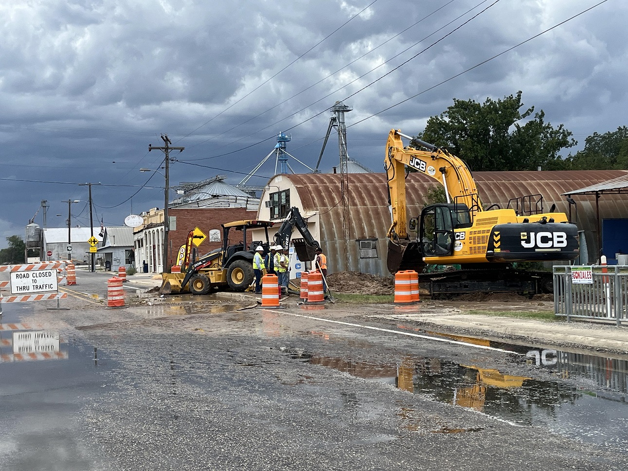 Knippa water line break leaves community without water - Uvalde Hesperian