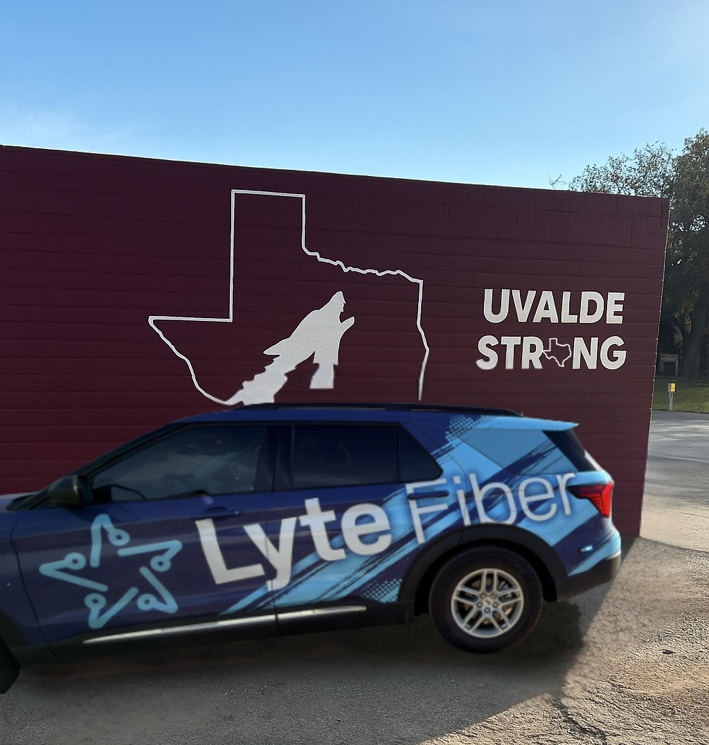 Uvalde Celebrates 'Christmas at the Crossroads' with Parade, Tree ...