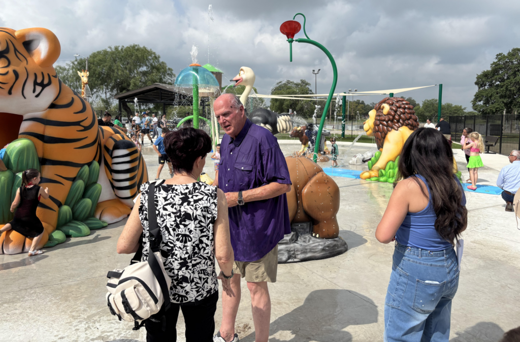 VIDEO: Saturday Splash: Rotary Club opens splash pad at Jardin de los ...